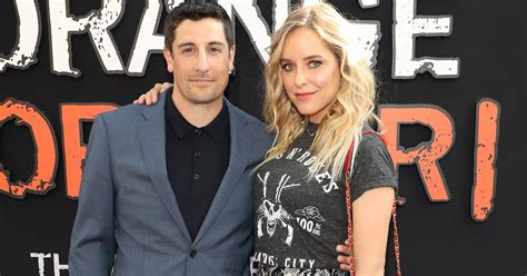 Jenny Mollen Jason Biggs Wife Dragged For Boarding Plane With Head Lice