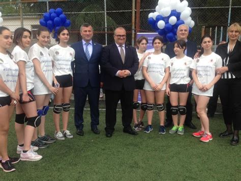 სპორტის და განათლების მინისტრები მოსწავლეთა სპორტულ ღონისძიებებს ესწრებიან ტაბულა