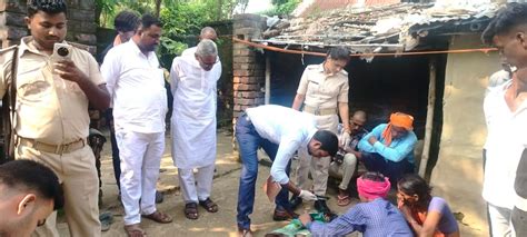 फंदे से लटकी मिली महिला का शव। पुलिस ने पति को किया गिरफ्तार।