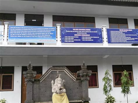 Penerapan K3 Keselamatan Dan Kesehatan Kerja Dalam Praktik Siswa Kejuruan Sekolah Menengah