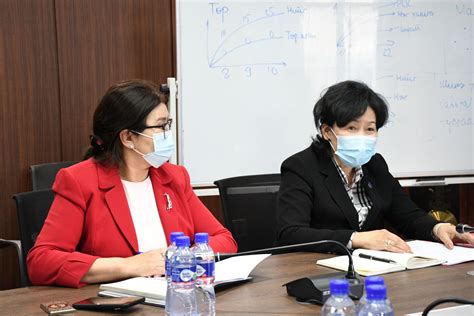 С Энхболд Монголын эрүүл мэндийн ажилтны үйлдвэрчний эвлэлийн холбооны дарга тэргүүлэгчидтэй