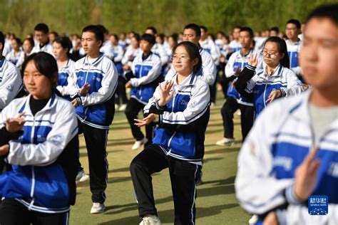 课间操舞从敦煌来 新华网客户端