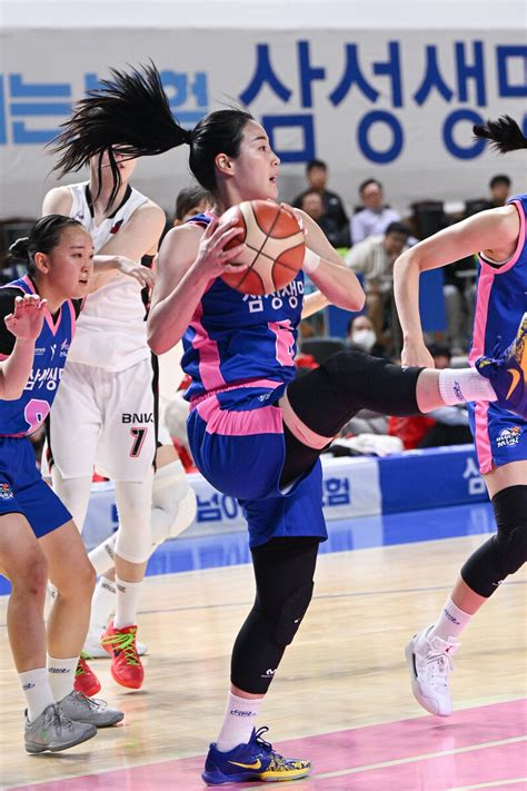 게임 리포트 Bnk 두 번 울린 삼성생명 리바운드 이후 집중력 빛났다