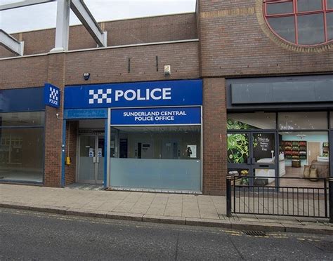 Полицаи изнасилвали свои колежки и уринирали върху тях