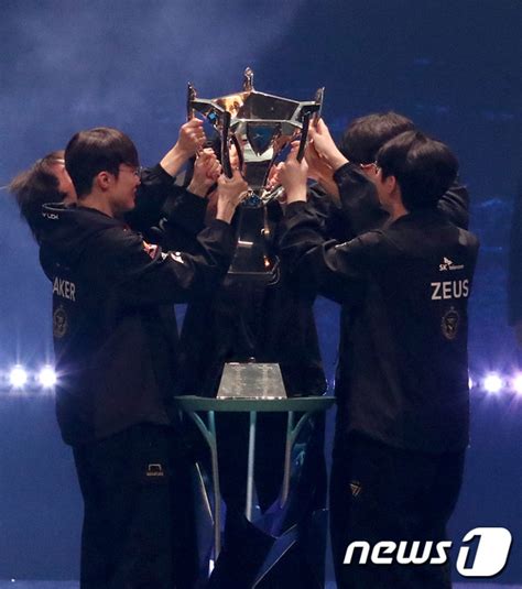 2023 롤드컵 우승한 T1 뉴스1