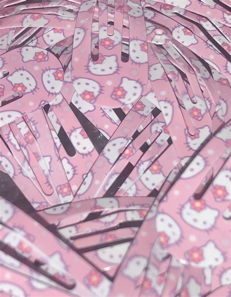 헬로키티 베스트셀러 재입고 💕심플 키치 포인트 베이비 핑크 헬로키티 미니 헤어핀 클립💕 위시버킷