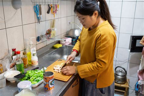 一個人的年夜飯／我是媳婦也是女兒「除夕夜能不能回娘家？」 ｜ 公視新聞網 Pnn