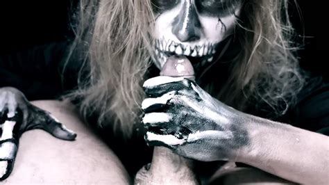 Skelettm Dchen Lutscht Schwanz Horror Halloween Xhamster