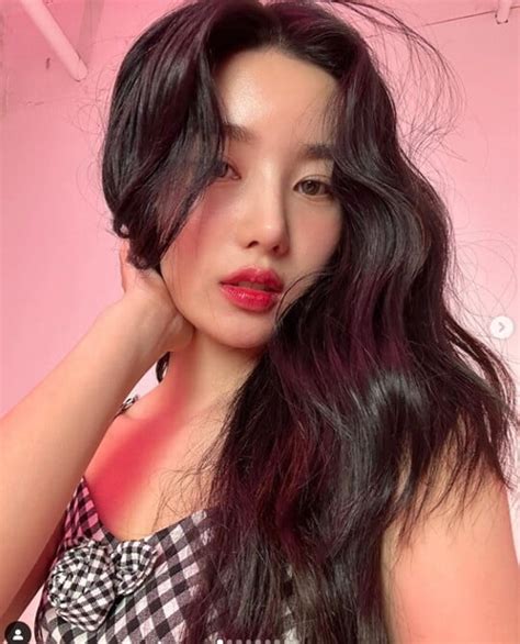 워터밤 여신 권은비 튜브톱 드레스로 글래머 몸매 노출…섹시러블리 다 가졌네 텐아시아