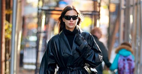 Ирина Шейк появилась в черном строгом аутфите с детским рюкзачком Marieclaire