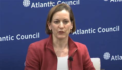 „duma I Uprzedzenie” Czyli Małe Hitlerki Anny Appelbaum Strefa