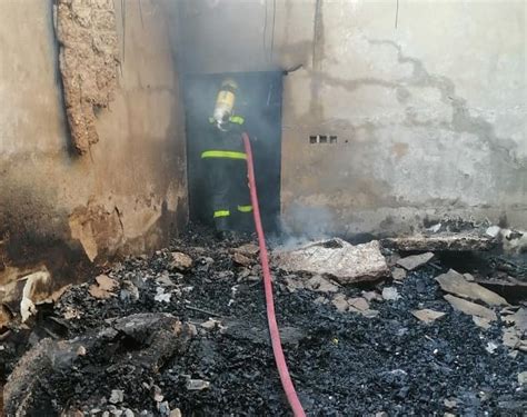 إخماد حريق شب في منزل مهجور بصلالة شؤون عمانية