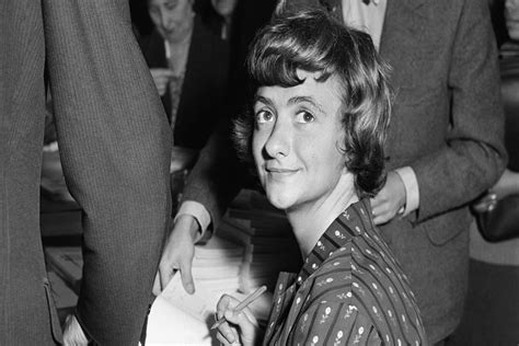 Burjuaziyadan Yazan Homoseksual Yazıçı Saqan Niyə Tənqid Olunurdu