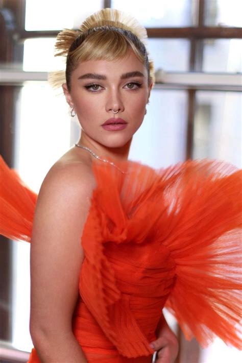 Straight Brows Are Here To Take Over From Soap Brows Glamour Looks Celebridades