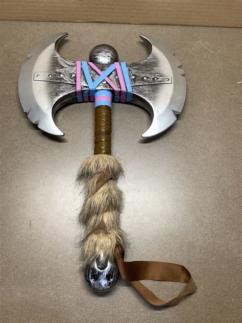 17 Dreamworks How To Train Your Dragon Astrid Axe Viking Spirit