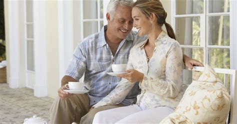 Wat Ons Echt Aantrekt In Oudere Mannen Seks And Liefde Hlnbe