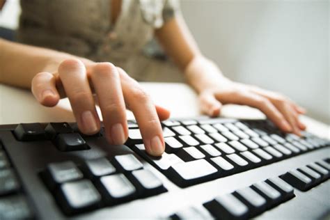 Revenge Porn Salerno Enne Riempie La Citt Di Foto Hot Dell Ex Fidanzata