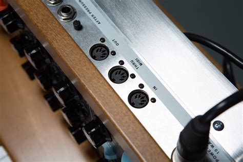 Test Moog Minimoog Reissue Model D Synthesizer Amazona De