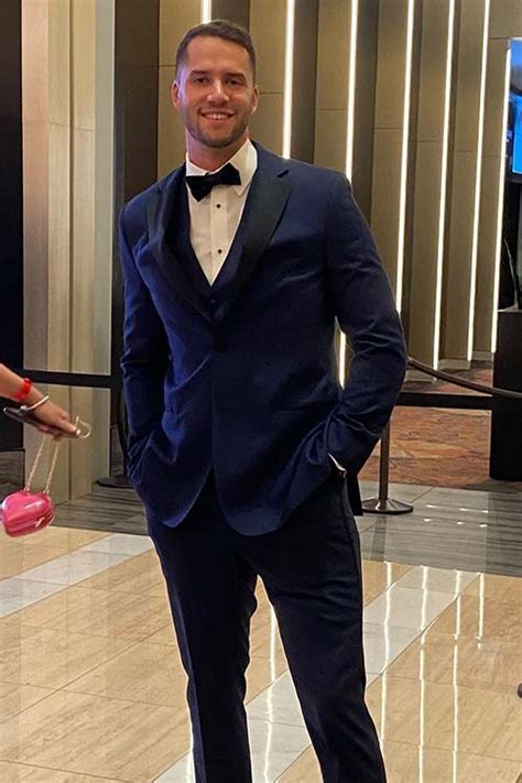 Dan Damage Firma Un Contratto D Esclusiva Con Vixen Prn