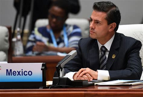 Президент Мексики отложил поездку в США после разговора с Трампом