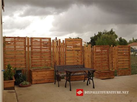 Garden Separator With Pallets Pallet Planter Diy Pallet Furniture