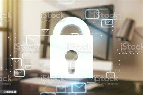 현대 노트북 배경에 이메일 기호 홀로그램 개인 데이터 개념의 보호와 창조적 인 잠금 스케치 다중 노출 보안에 대한 스톡 사진 및 기타 이미지 Istock