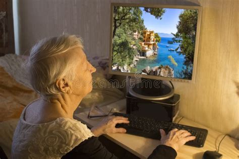 Hands Of An Old Woman On A Computer Keyboard Stock Image Image Of Grandma Education 212161839