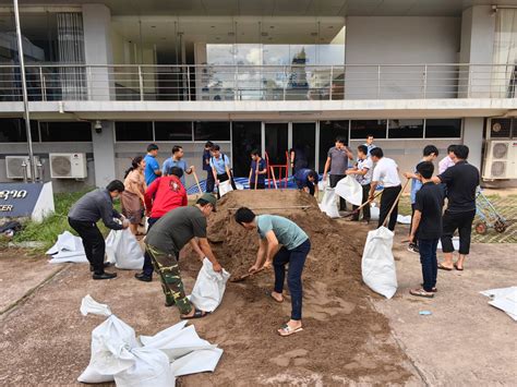 ສູນອິນເຕີເນັດແຫ່ງຊາດ ປ້ອງກັນນ້ຳຖ້ວມ ອ້ອມອາຄານ