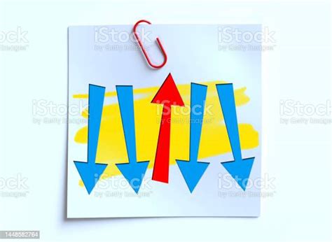 전진하는 파란색 화살표에서 나오는 빨간색 화살표 다른 비즈니스 개념 0명에 대한 스톡 사진 및 기타 이미지 0명 3차원 형태 개념 Istock