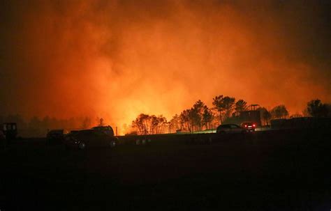 700 Personas Evacuadas Por Incendio Forestal Fuera De Control