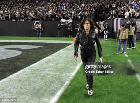 Michele Tafoya Photos And Premium High Res Pictures Getty Images