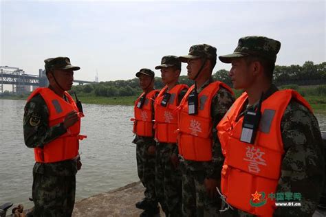 武警官兵積極備戰汛期抗洪我們是認真的 每日頭條