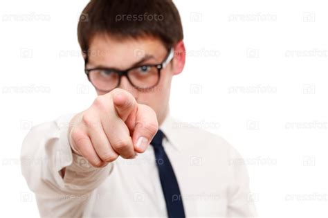 Фотография на тему Серьезный мужчина указывает пальцем в камеру Pressfoto