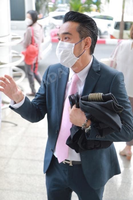 Gallery แอนนี่ บรู๊ค พร้อม ทนายเจมส์ เดินทางไปขึ้นศาลอาญา รัชดา เป็นครั้งแรกในรอบ 11 ปี