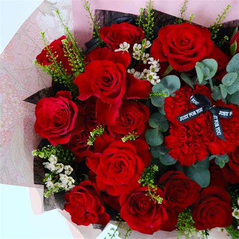 Valentina Red Rose Bouquet Luxury Carnation Delivery Kl And Selangor