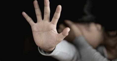 მამა მაყურებინებდა ვიდეოებს და მთხოვდა იმავეს გამეორებას 12 წლის გოგონამ საკუთარი მამა