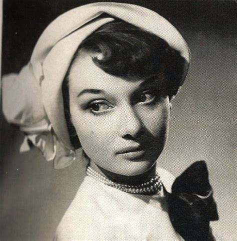 Idee N Over Fake Audrey Hepburn Photos Filmsterren Portret Fotografie