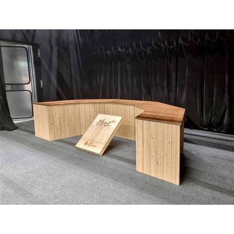 우드워크샵 노무현시민센터 알릴레오 프로그램을 위해 제작의뢰한 소나무 테이블세트입니다