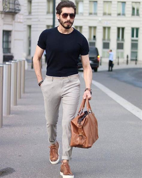 Calça De Alfaiataria E Camiseta Combinação De Sucesso Moda Para Homens