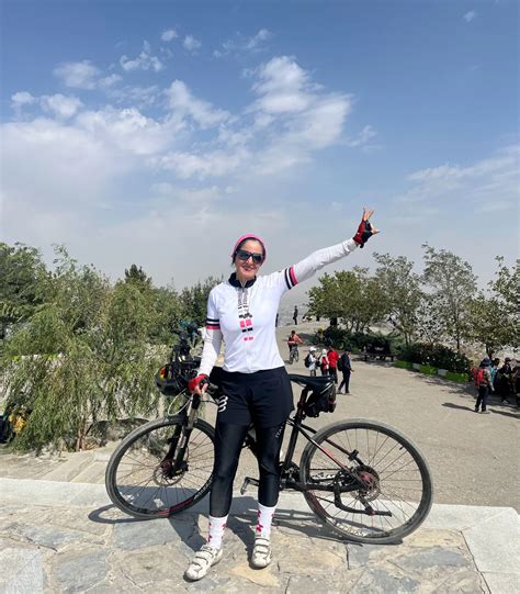 ‎minaandmalihe مینا و ملیحه‎ ‎🚴👭🚴 من هیچم و تو در تمامِ هیچِ من همه‌ای