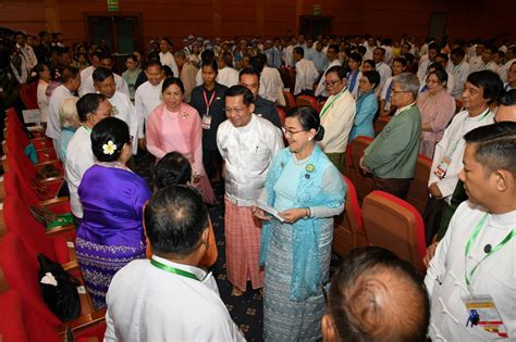 နိုင်ငံတော်စီမံအုပ်ချုပ်ရေးကောင်စီဥက္ကဋ္ဌ‌ နိုင်ငံတော်ဝန်ကြီးချုပ် ဗိုလ်ချုပ်မှူးကြီး မင်းအောင်လ