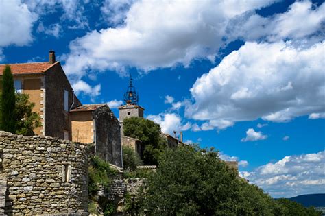 거리 건물 프로방스 프랑스의 루브 롱 지역에서 Menerbes의 중세 마을에 건축 0명에 대한 스톡 사진 및 기타 이미지 0