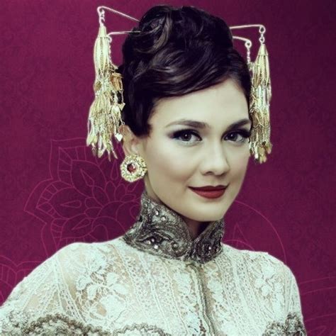 Biodata Luna Maya Artis Cantik Serba Boleh Kebanggaan Indonesia