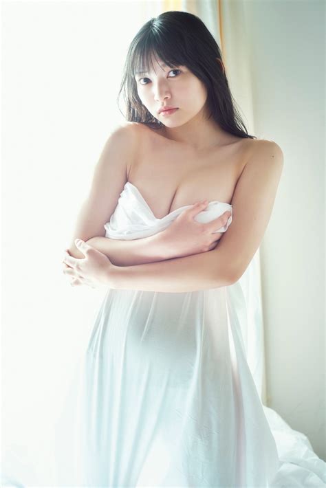 バスト94の現役jkアイドル佐山すずかの爆乳下着脱衣エロすぎる みんくちゃんねる