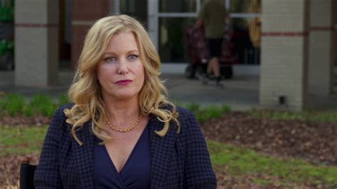 Sully Anna Gunn Elizabeth Davis Behind The Scenes Movie Interview