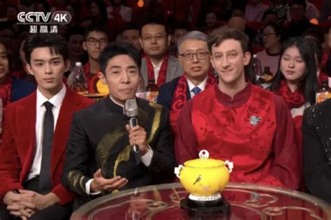 将记录日军侵华相册捐中国 美国青年埃文泪洒北京机场：这是我的第二个家︱有片 星岛日报