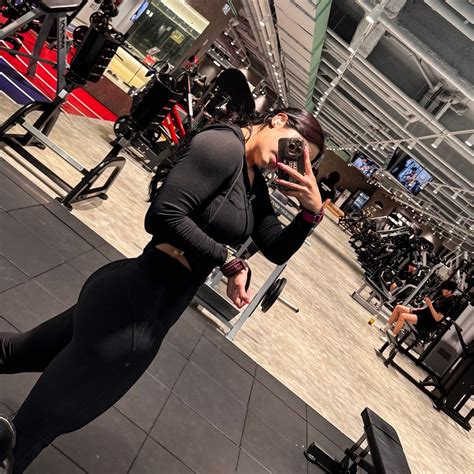 🇰🇷 강현정 Natural Wellness 부산 건담짐 화명점 팀장 나의 비시즌 눈바디를 찍게한 언더웨어 예뻐서 안