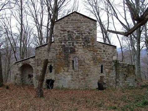 წმ გიორგის სამნავიანი ბაზილიკური ეკლესია ნანგრევები