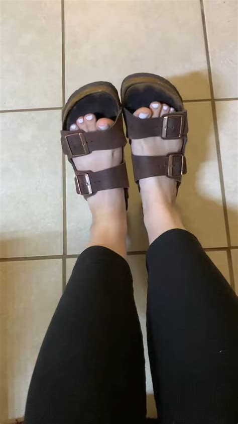 Little Toe Wiggles 🤍 Rbirksnsfw