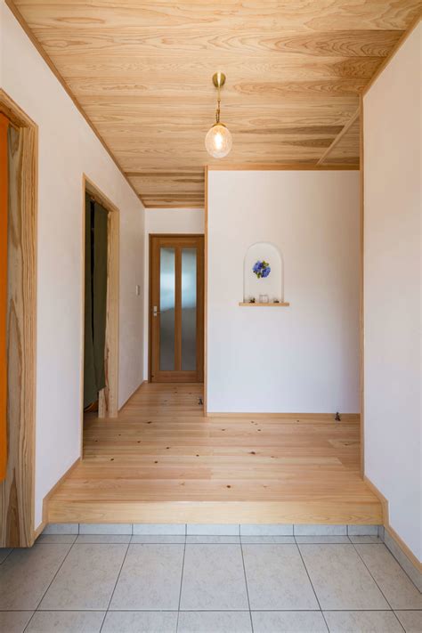 ニッチ＊1＊飾りたいアイテムのサイズに合わせて造作したニッチが空間に彩りを添える 仕様と設備 健康住宅・注文住宅なら「木の家